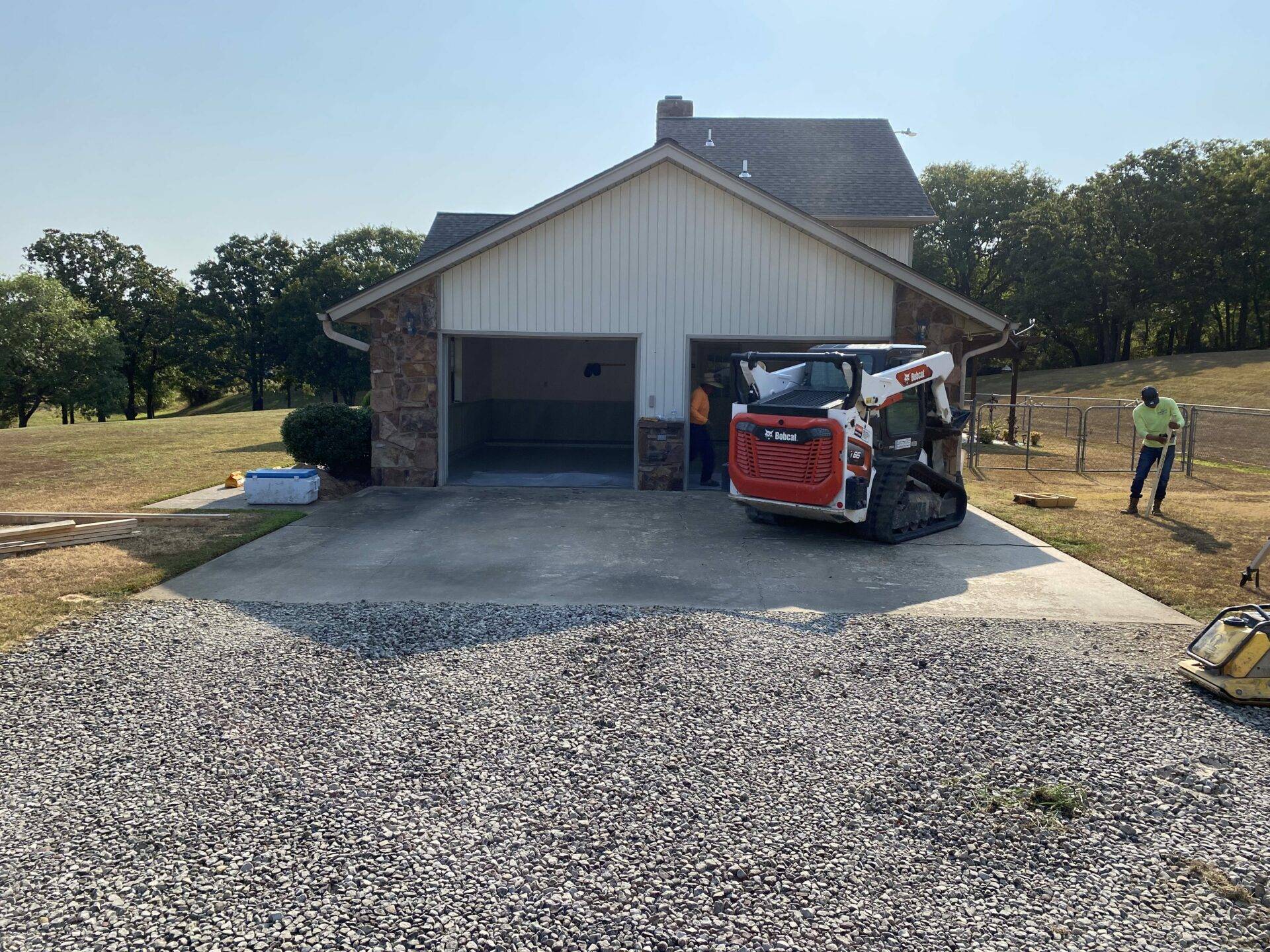Oklahoma Colored Concrete Driveway with Diamond Saw Cuts