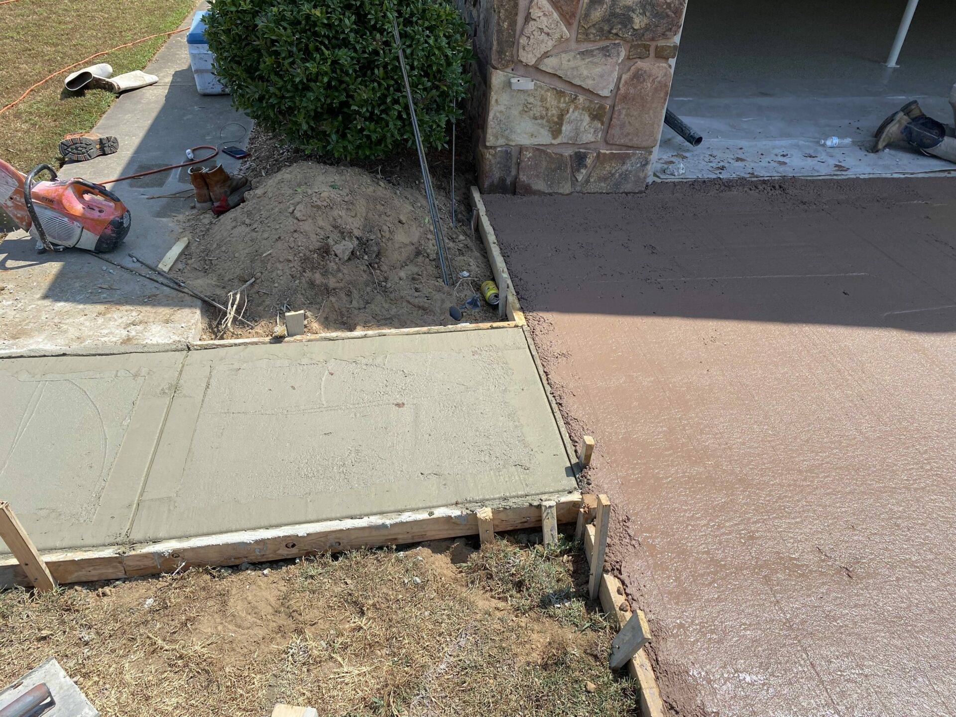 Oklahoma Colored Concrete Driveway with Diamond Saw Cuts